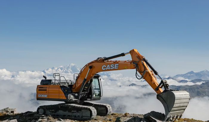 Case CX300E – Troost Machinehandel & Techniek