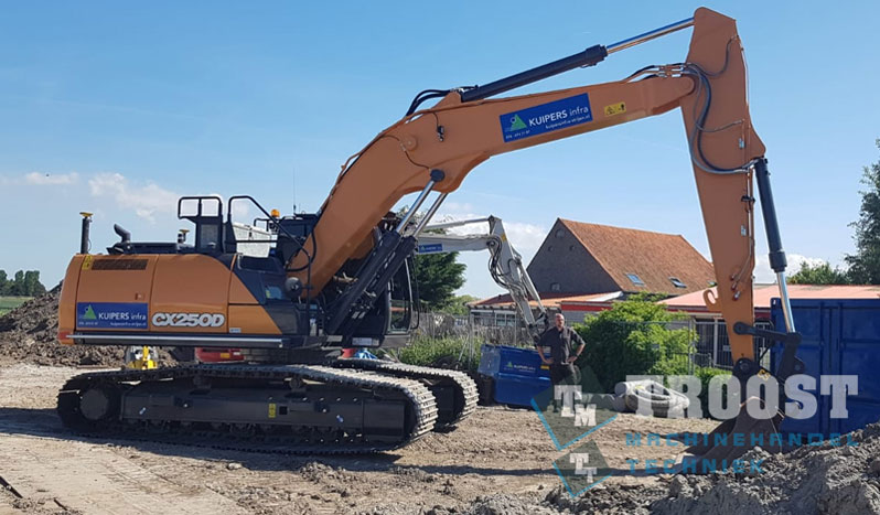Case CX250E – Troost Machinehandel & Techniek